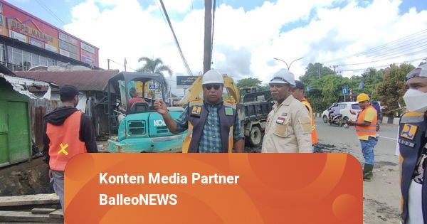 Ikaljatim Gandeng Pemuda Kota Sorong Gelar Aksi Sabtu Peduli Tanggap Banjir | kumparan.com